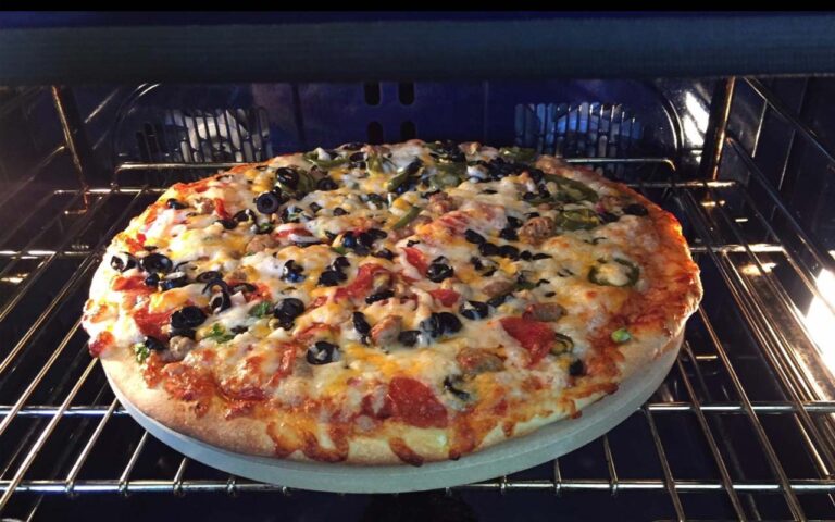 9 Ways on How to Keep Pizza Warm - The Fork Bite