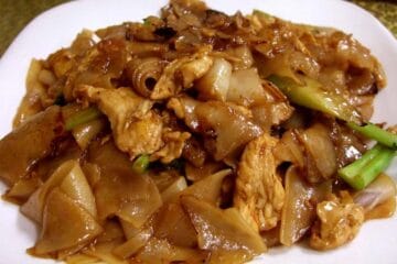 Pad Thai vs Pad See Ew ( Know the Difference) - The Fork Bite