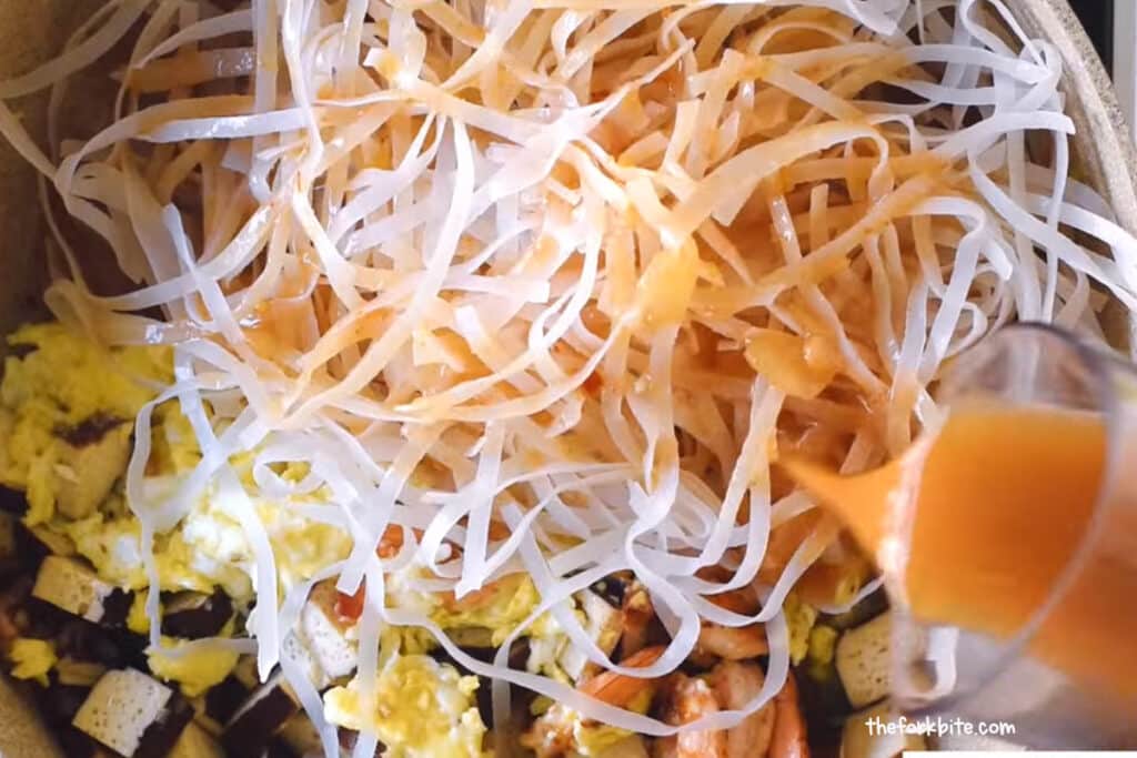 What Does Pad Thai Taste Like? - The Fork Bite