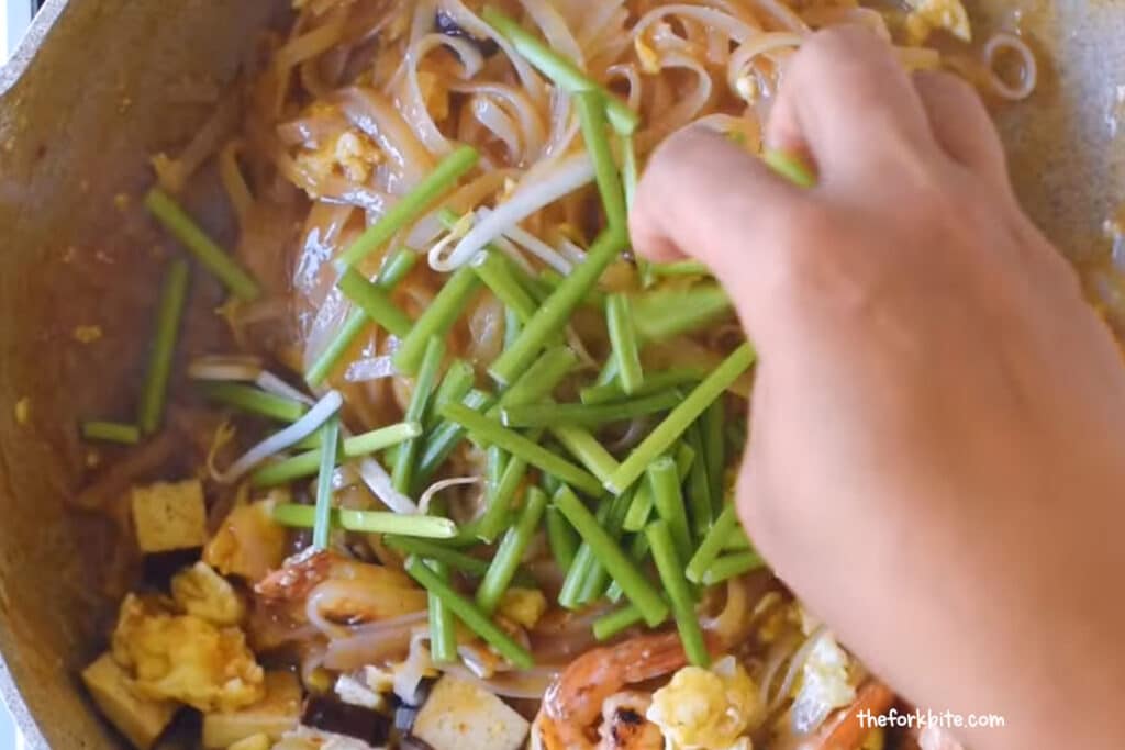 What Does Pad Thai Taste Like? - The Fork Bite